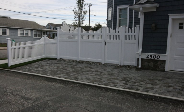 Boston Vinyl Privacy Fence - Superior Plastic Products